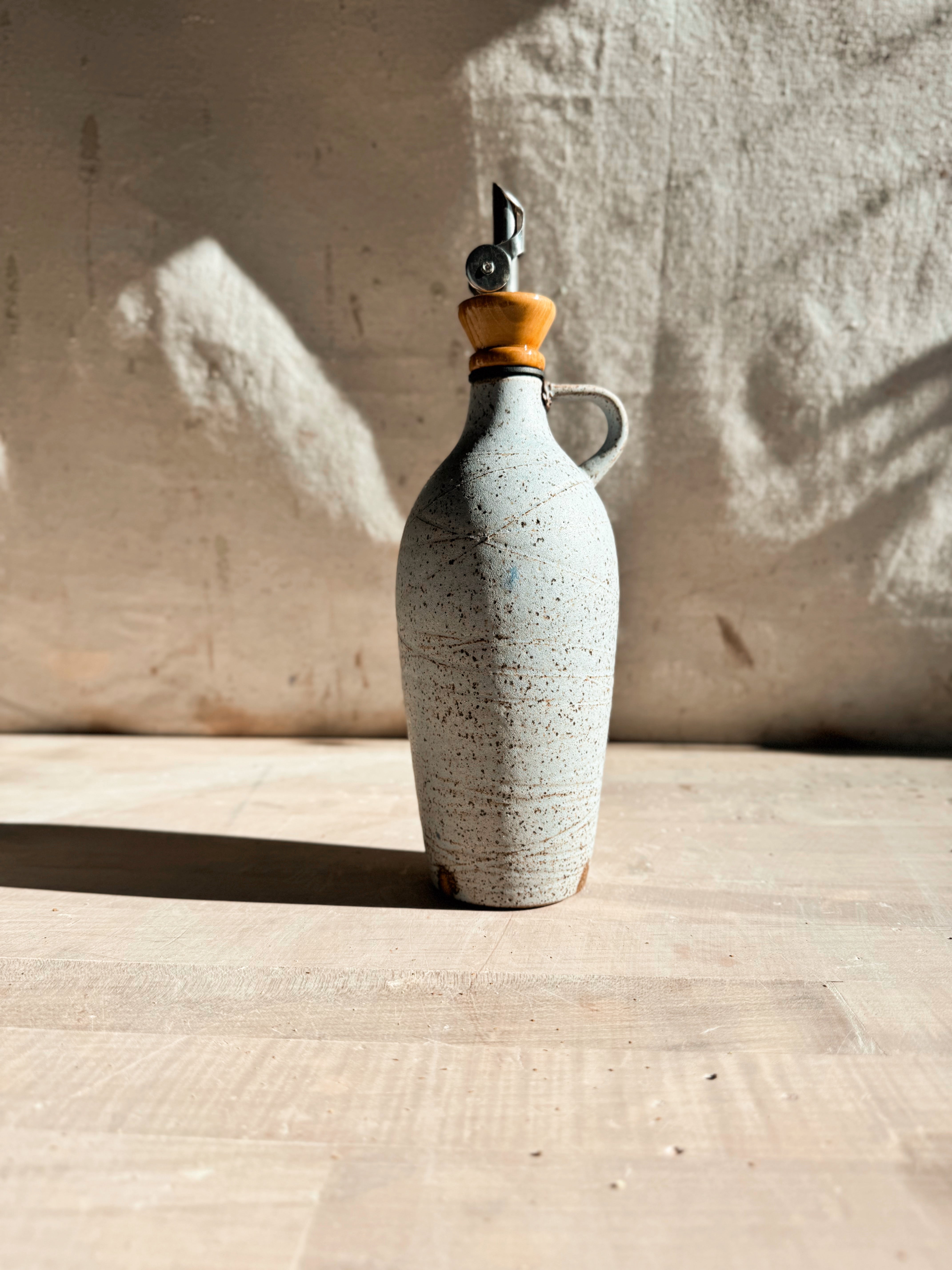 Tejas Oil Bottle – Settleceramics